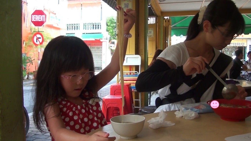 マラッカ：人気ラーメン店「品品香餐室（Pin Pin Hiong Restaurant）」でまさかの再会(2歳＆5歳:子連れシンガポール ...
