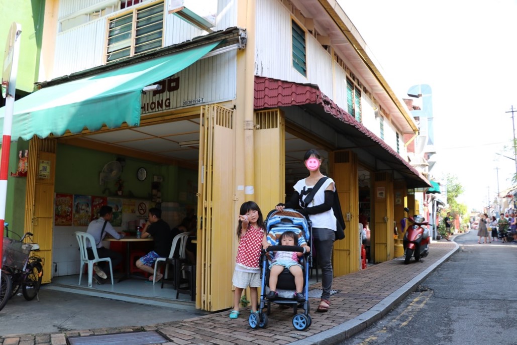 マラッカ：人気ラーメン店「品品香餐室（Pin Pin Hiong Restaurant）」でまさかの再会(2歳＆5歳:子連れシンガポール ...